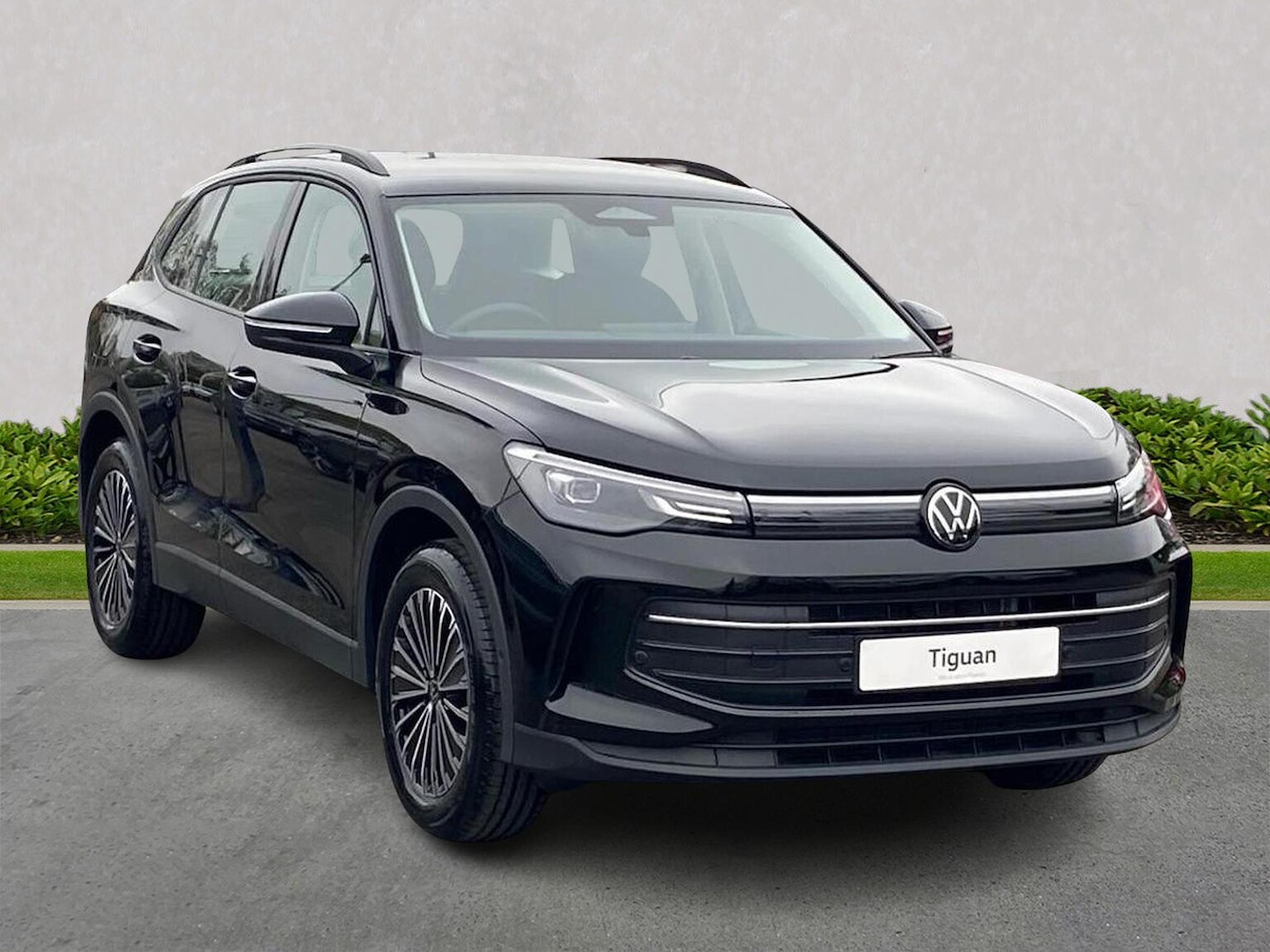 New In Stock VOLKSWAGEN TIGUAN 1.5 Etsi Life 5Dr Dsg 2025 | Lookers ...