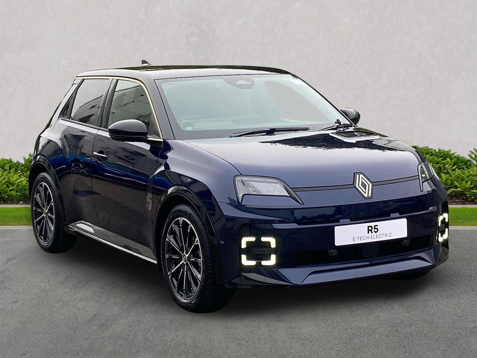 New In Stock RENAULT 5 90Kw Iconic Five Urban Range 40 Kwh 5Dr Auto ...