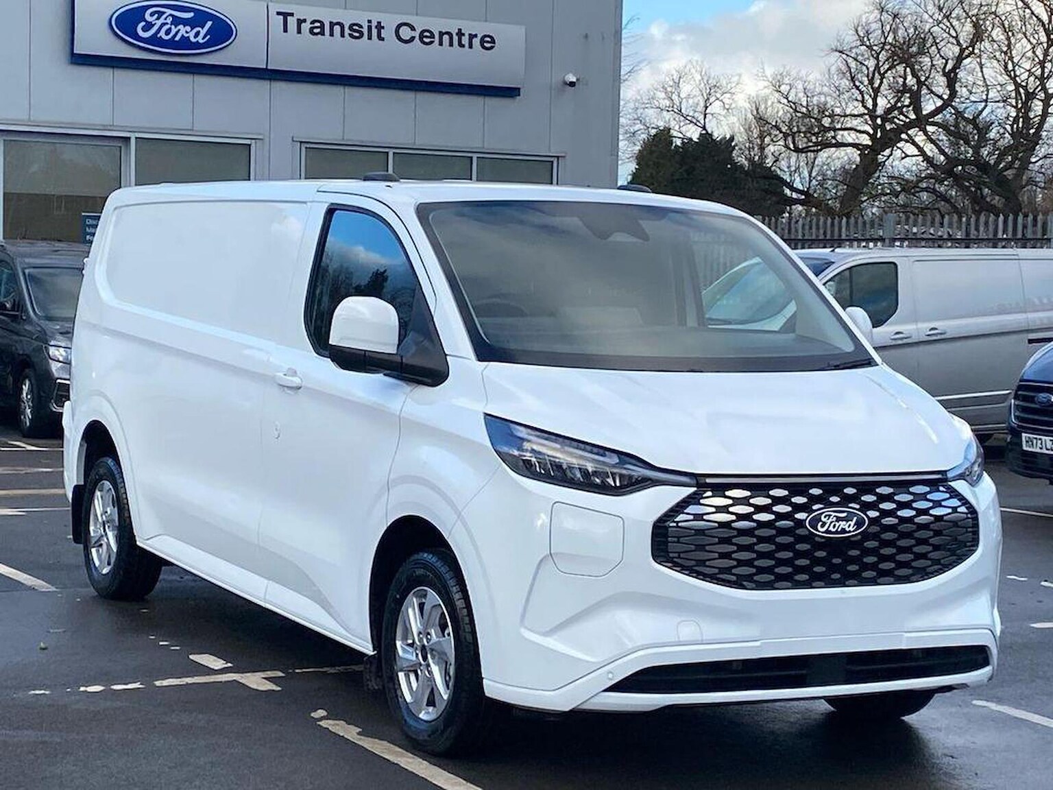 New In Stock FORD TRANSIT CUSTOM 100Kw 65Kwh H1 Van Limited Auto 2026 ...
